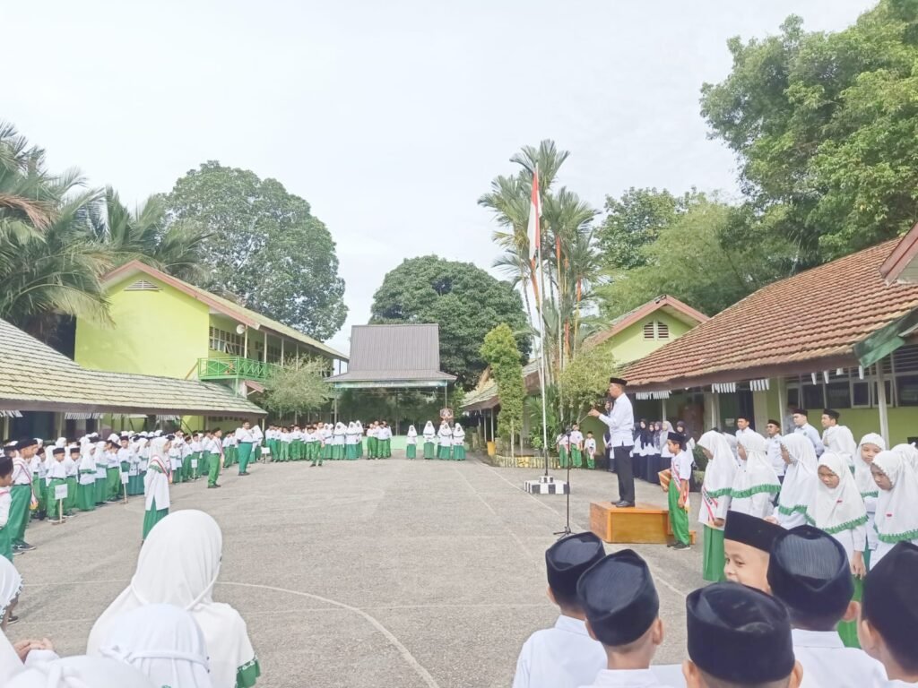 Momen Hari Pahlawan, Kamad Ajak Siswa Maknai Arti Sebuah Nilai ...